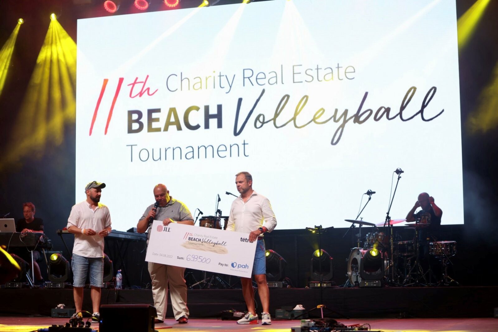 JLL raise over PLN 750,000 at Charity Beach Volleyball Tournament ...