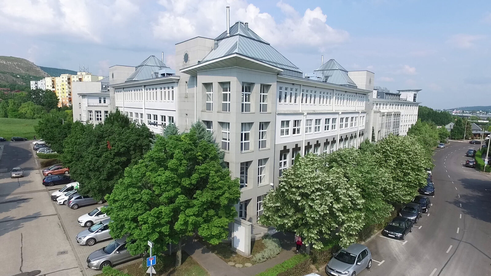 IWG opens four new Regus and HQ centres in Hungary - EuropaProperty.com