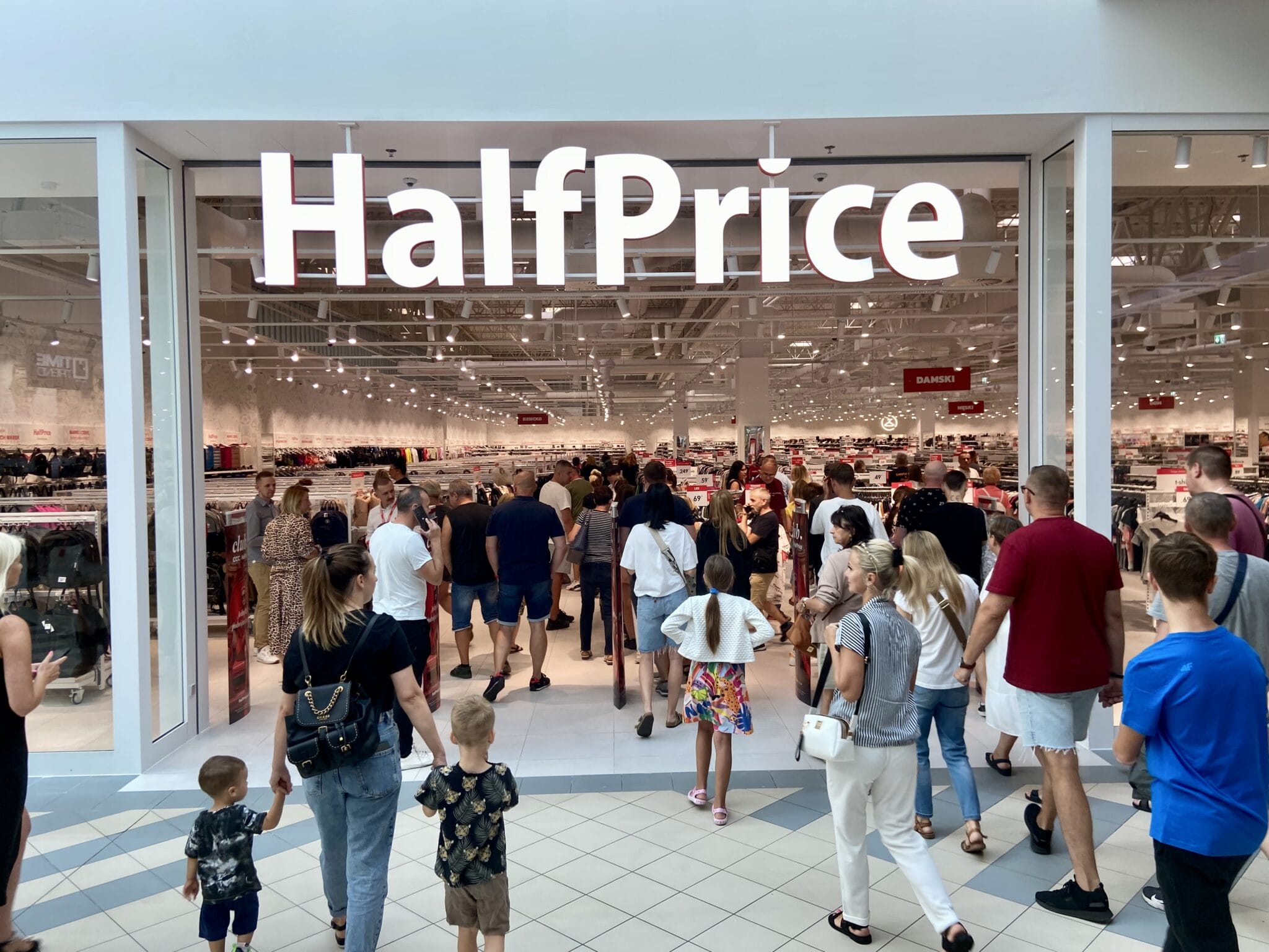 HalfPrice Opens in Galeria Pomorska - EuropaProperty.com